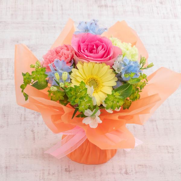 ■お届け 3日後以降でご指定可■注文締切2026/09/27　14:00までお手入れが簡単！スタンディングタイプのブーケで、アレンジメントのようにそのままお飾りいただくことができるの手軽さが人気の商品。パステルカラーの花束は、女性にはもちろ...