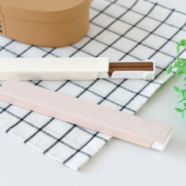 商品名：はなごろも 箸＆ケース ホワイトJAN：4958106985478【商品の詳細】メーカー公式サイトにて仕様・スペックは公開されておりますが当店では商品名・JANコードを基に商品登録を行っております。詳細につきましてはメーカー公式情報...