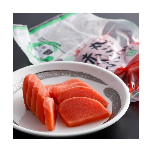 飛騨高山の古式製法を継承したお漬物で、深い酸味とコクが特徴。木桶を用い天日塩仕込み。一般的な甘酢の浅漬けとは異なり、長い月日をかけてじっくり乳酸発酵された味。※自然発酵のため、熟成期間によって深まる季節ごとの味の変化をご賞味ください。