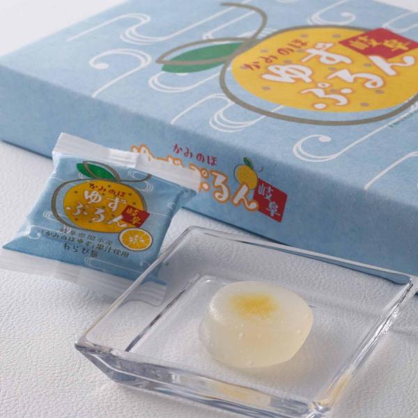 岐阜県関市上之保（かみのほ）で生産される「かみのほゆず」は、農薬を使用せず、こだわって育てられています。上之保は昼と夜の寒暖差が大きいため、じっくりと熟成され、糖度が高く、ジューシーな柚子が実ります。「ゆずぷるん」はそんな「かみのほゆず」果...