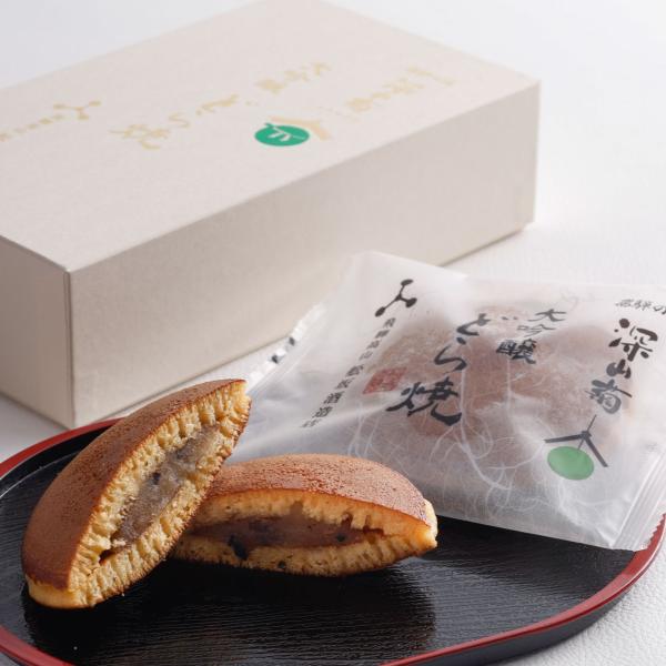 大吟醸酒粕の香りと白餡の絶妙なハーモニーをご堪能ください！「深山菊大吟醸どら焼き」は、特別に選ばれた大吟醸酒粕を使用した、香り高いどら焼きです。ふわっと広がる大吟醸酒粕の香りと、まろやかな白餡の組み合わせが絶妙で、一口食べれば至福の時間が訪...