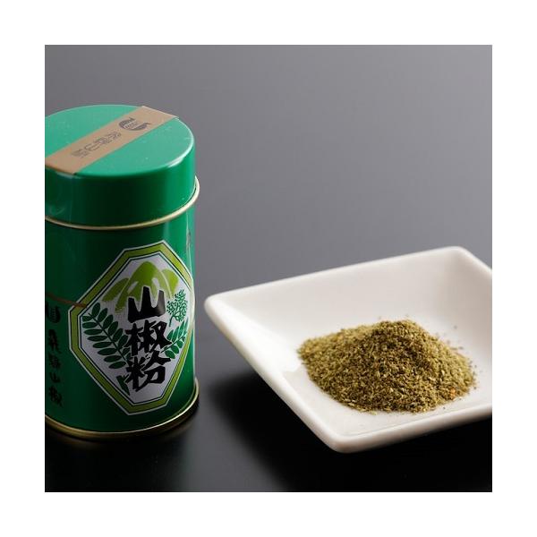 奥飛騨の高地で育った山椒は、香り高く、痺れる辛さが特徴です。焼き鳥、鰻、肉料理に大変良く合います。