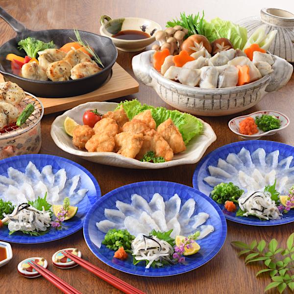 職人が盛り付けた「とらふぐの刺身」と、「まふぐちり」、やさしい塩味で調味した「まふぐの一汐」、香ばしい揚げ上がりの「まふぐの唐揚げ」を詰合せました。少人数の食卓に合わせとらふぐ刺身は一人前ずつ個別に盛り付けました。【内容量】・とらふぐ刺身2...