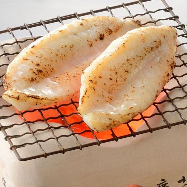 やさしい塩味で仕上げた「国産ごまふく一汐」です、焼いておいしく、また衣をつけフライや天ぷらなど幅広く楽しめる一品です。【内容量】・国産ごまふぐ一汐150g×2【原料原産地】ゴマフグ(天然国産)【賞味期限】冷凍365日※この商品は「のし」の対...