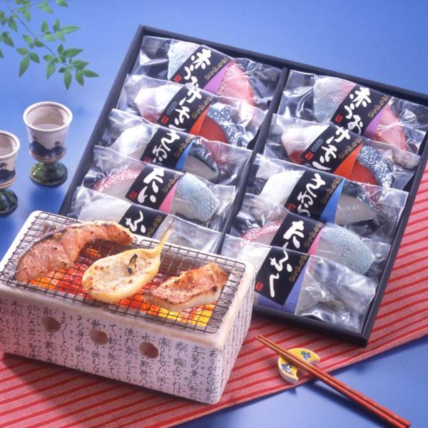 魚の切身を当社独自の製法（粕・みそ漬け）で漬け込みました。懐石漬け（漬け魚）とは、酒粕（純米吟醸酒の酒粕）と味噌（白みそ）をブレンドし、独自の粕床へ漬け込んだ商品です。お召し上がりやすいように、１枚づつの包装をしております。袋に入ったまま電...