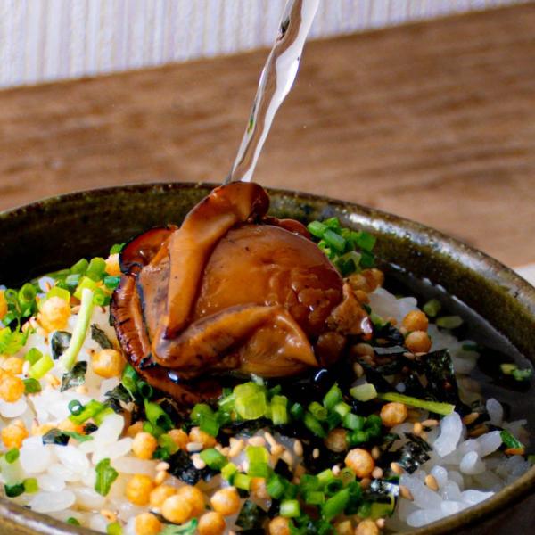 高級海鮮切り身だし茶漬け（ふぐ茶漬の伝統・製法を活かし、レトルト加工された切り身で素材の味・食感そのままに。高級料亭さながらの出汁つゆが決め手の本格お茶漬けの素。ちょっと贅沢な料亭気分でお茶漬けをお楽しみください。【原材料名】〈切り身〉ボイ...