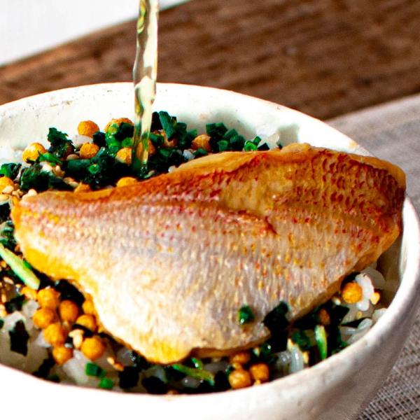 高級海鮮切り身だし茶漬け（ふぐ茶漬の伝統・製法を活かし、レトルト加工された切り身で素材の味・食感そのままに。高級料亭さながらの出汁つゆが決め手の本格お茶漬けの素。ちょっと贅沢な料亭気分でお茶漬けをお楽しみください。【原材料名】〈切り身〉レン...