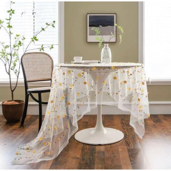 ※こちらお取り寄せ商品(2週間前後)になります。明るい色合いでおしゃれなテーブルクロスです。サイズ：約100cm×150cm※海外から取り寄せた輸入品です。海外製特有の作りの甘さがあることがあります。検品はしましたが、細かい点(色ムラ、プリ...