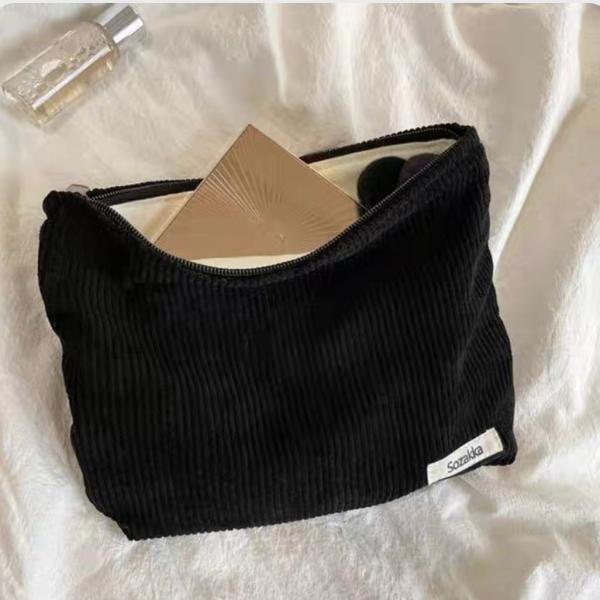 ※こちらお取り寄せ商品(3週間前後)になります。ポーチサイズは画像の通りです。※海外から取り寄せた輸入品です。海外製特有の作りの甘さがあることがあります。検品はしましたが、細かい点(色ムラ、プリント割れ、プリントかすれ、糸ほつれ、サイズ感等...