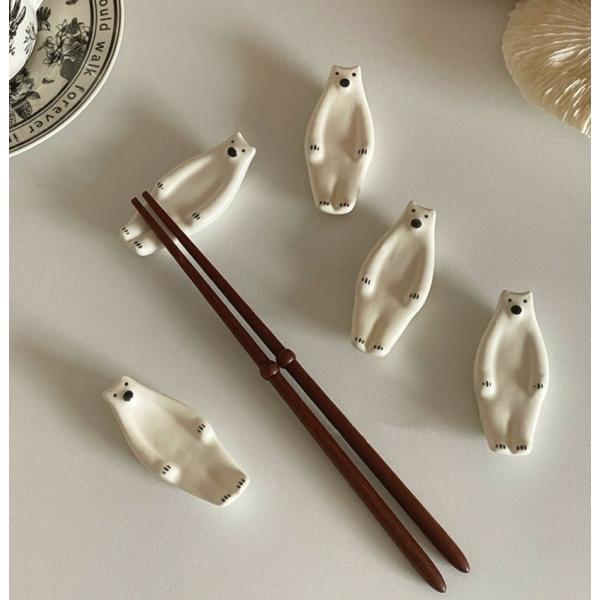 ※こちらお取り寄せ商品(3週間前後)になります。箸置きサイズ 約7.5cm【材質】:セラミック※海外から取り寄せた輸入品です。海外製特有の作りの甘さがあることがあります。検品はしましたが、細かい点(色ムラ、プリント割れ、プリントかすれ、糸ほ...