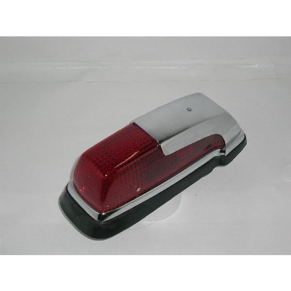 付属バルブ仕様　２４ｖ１２ｗ×1個　　寸法：縦２４５mm×幅８０mm×高さ８０mm　材質　レンズ：樹脂／ボディー：スチール/ユニクロメッキ　取り付けピッチ１４０mmトラックのサイドマーカーランプなどとして使用いたします。※ゴムベース付き　*...