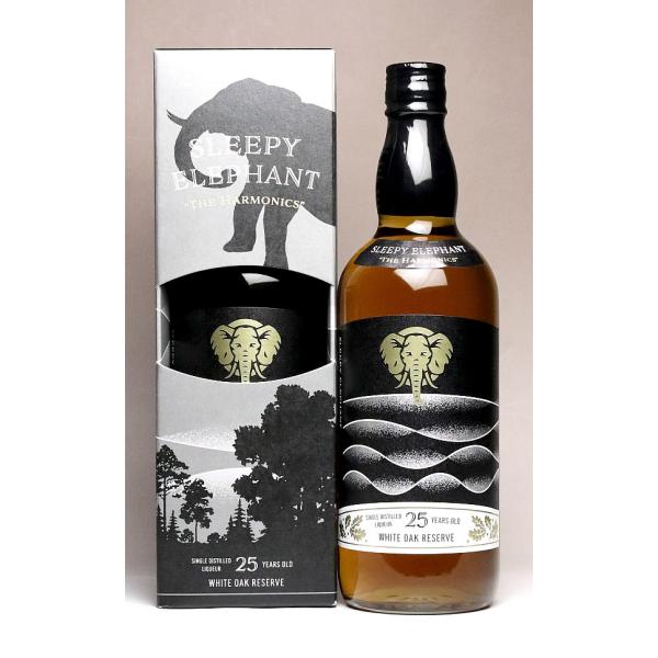 ・米焼酎の25年樫樽貯蔵原酒をベースに49年の超長期貯蔵原酒を含む複数原酒をブレンド！上品な甘みキャラメルのような香りとほのかな苦味、長い余韻を感じる味わい●オーク樽で25年熟成した米焼酎の原酒をベースに49年熟成の超長期貯蔵の米焼酎原酒を...