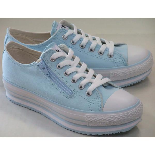 厚底デザインを採用したチャイルド オールスターです。E.V.A.を採用した程よい厚底で、デザイン性と歩きやすさを考慮したアイテムです。スポーティなソールのラインがポイントになっています。履き口にファスナーが付いて脱ぎ履きが楽にできます。フィ...