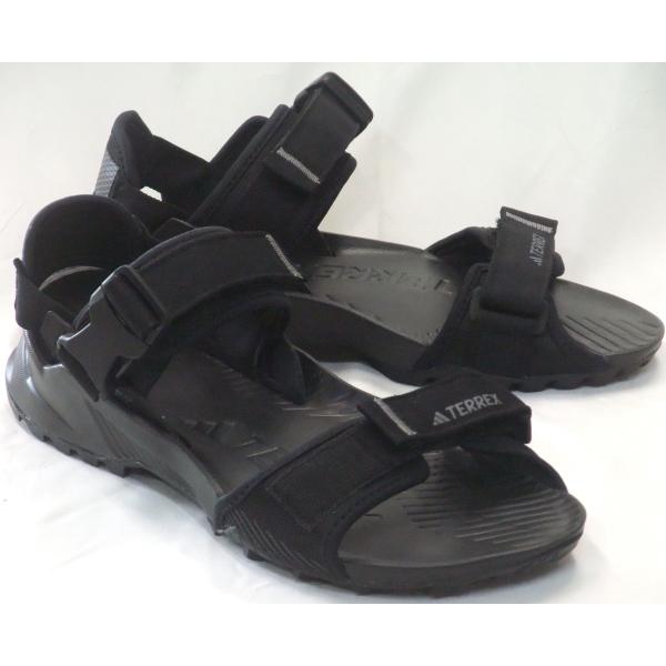 adidas (アディダス) のTERREX HYDROTERRA RIVER ROCKS アウトドアサンダルになります。暑い日に湖岸でのんびりしたり、アウトドアを楽しむときにぴったりの、履きやすいサンダルです。Traxionラバーアウトソ...