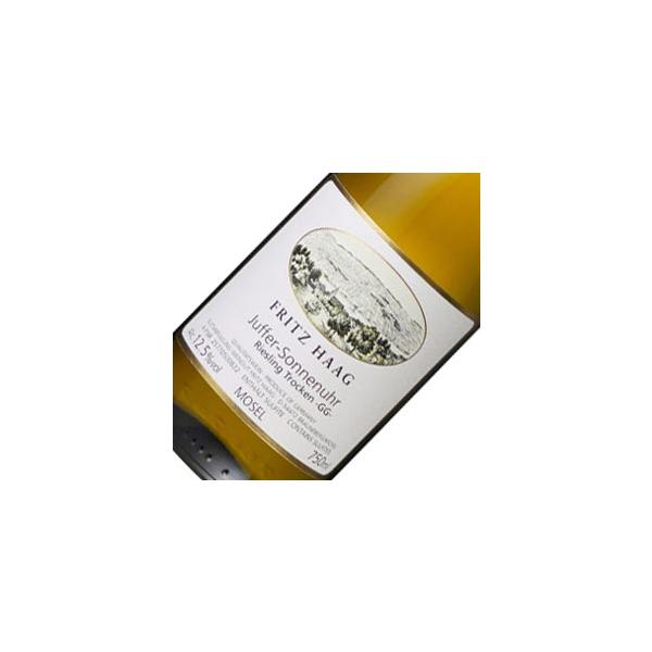 グローセス　ゲヴェクスは畑の指定（グローセ　ラーゲ）や収穫量、完熟度、収穫は手摘みなど、徹底した規則が定められおり、ドイツワインのグラン　クリュと呼ばれる所以です。ユッファー　ゾンネンウーアは粘板岩の割合が多く、根は25〜26ｍと深くまで伸...