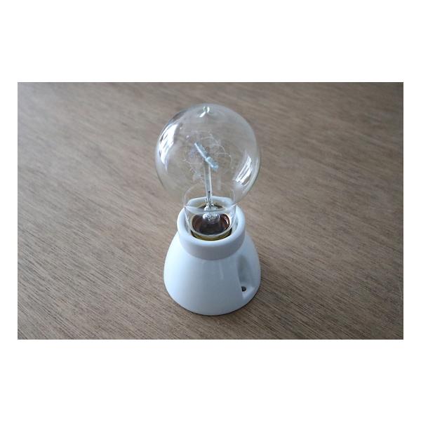 サイズ：直径7.4cm,奥行き6cm素材・色：磁器新品：取り付け用のビスは付属していません。電球は別売りです。E-26(口金)で60Wまでを推奨。LED電球使用可。PSE適合品。外部用ではありませんので、屋内でご使用ください。※電球は別売り...