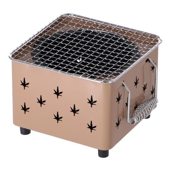 【仕様】●2〜3人用●使用時サイズ（約）：幅220×奥行180×高さ140mm●梱包内容：本体×1、内釜×1、炭皿×1、焼網×2●材質：本体／鉄（粉体塗装）　内釜／鉄（耐熱塗装）　焼網／鉄（クロムメッキ）　炭皿／鉄（亜鉛メッキ）　脚／フェノ...