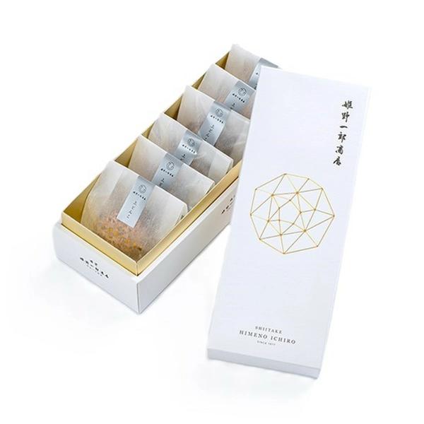 【商品説明】「山の宝石」の乾しいたけは寒暖差の厳しい環境の中で育ち、二年の歳月をかけて豊富な栄養が蓄えられた、肉厚で身がよく締まった最高級品を一粒一粒丁寧に袋詰めしました。 大自然の恵みが奇跡的に生み出した、造形美と深い味わいをご堪能くださ...