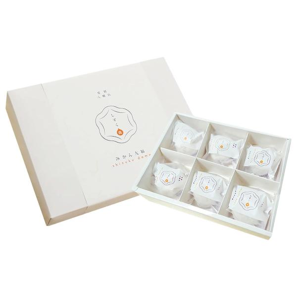 【商品説明】言わずと知れたみかんの有名産地四国・愛媛西宇和のみかんは甘みが濃厚で果実を包む薄皮がとても薄いので口あたりが良く、とろけるような食感が特徴です。 その中でも特に甘みの濃い小玉(3Sサイズ)みかんで作った特別なみかん大福「しずく珠...