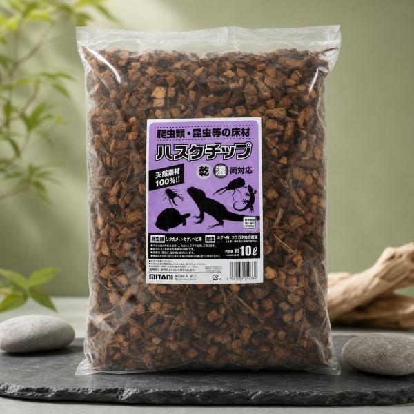ミタニ ハスクチップ 10Lです。天然ヤシガラを100％使用した、昆虫や爬虫類などの飼育に使える床材です。通気性と保水性に優れ、コバエが発生しにくい清潔な飼育環境づくりに役立ちます。カブトムシ、クワガタムシ、スズムシなどの昆虫をはじめ、爬虫...