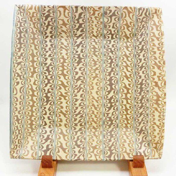 弧帯文は、円弧と直線の複雑な組み合わせによる我が国独自に作られた独特の文様で、純粋に造形的に見て美しさを感じます。練込（ねりこみ）は陶芸の装飾技法の一種で、カラフルな顔料によって着色された粘土を焼き上げた様々な模様を持った陶磁器です。最初に...