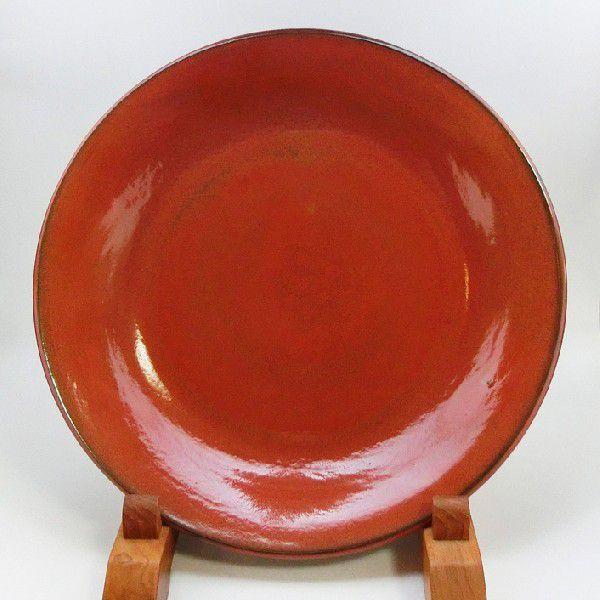 どっしりとした重みと、濃い朱色の温かみのある色合いが美しいです。全体に鉄赤の釉薬（ゆうやく）を使用し、砂分が少ないためザラザラ感はほとんど無く光沢があり、手作り感漂う温かみのある仕上がりです。滋賀県の信楽の白土です。本品は、日本の伝統工芸の...