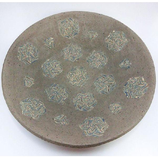 2001年　第30回　日本伝統工芸近畿展入選作品。網代文（あみしろもん）は、日本の伝統文様であり、竹や葦、檜皮などの樹皮を薄く剥いだものを縦横または斜めに編んだときに現れる模様をいいます。グレー御影土は、大粒のシャモット、珪砂粒などを混入し...