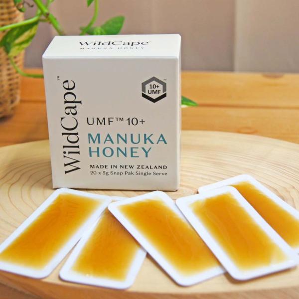 マヌカハニー、ワイルドケープ。UMF10+（MGO260相当）、5g使い切りの20個セット(箱入り)です。旅行など、持ち運びにも便利な5gです。喉のケアに最適です。マヌカ100％天然の純粋蜂蜜。農薬・抗生物質を使用しない、安全な環境で採れた...