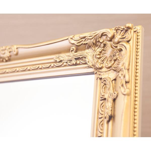 アンティーク調を演出する為の意図的なキズ、欠けがございますが返品はご容赦下さい。繊細で細かいデザインで上品なシリーズです。近くで見ても、離れて見ても圧倒的な存在感。3色展開ですのでお部屋のテイストに合わせてお選びいただけます。［サイズ］約幅...