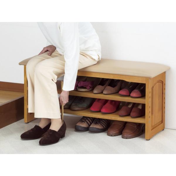 座面にクッションを付け、座り心地を良くした玄関ベンチ●下部は棚2段で靴やスリッパの収納スペースに。●座面はソフトクッションで座りやすくなりました。●可動棚2枚付き(3cmピッチ7段階)。それぞれが可動するので座面の下は収納スペースとして有効...