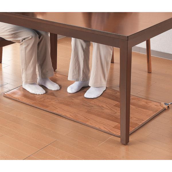 沖縄 離島へは配達できない商品です。4サイズから選択願います。床の冷たさが気になるダイニングでの食事タイム。テーブルの下に敷くだけ簡単で食事も暖かく楽しめそう。目立たない木目調で水をこぼしても安心。汚れも簡単に拭き取れて掃除もラクラクなので...