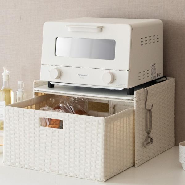 キッチンでは雑多に置きがちなパンや調味料、洗面所やランドリー周りではタオル類などまとめて収納できるドロワーラック。収納物を隠してサッと取り出せる引き出しタイプで見た目もスッキリ。トースタも置ける天板でたっぷり収納できます。素材は水に強い丈夫...