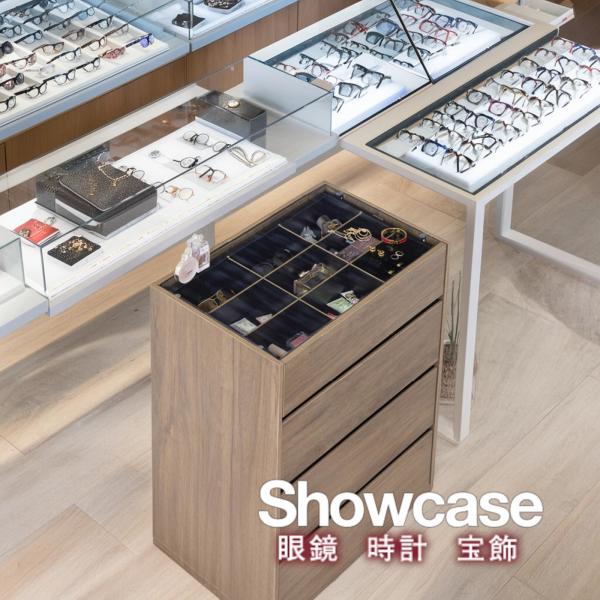 以下2タイプから選べます。オープンタイプは、最上段は魅せる収納ガラス天板の下にアクセサリーや化粧品などショップのように飾りながら収納。3段の引き出しには衣類や小物をしっかり収納できます。スライドレール付きで出し入れらくらく。高級感のあるイン...