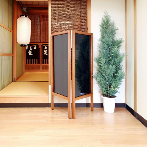 視覚にアピール可能なV型設置ができるメッセージボードです。開き角度を2段階に調節でき、折り畳んで収納できます。お店のアピール、メニューや新商品情報など、マーカーとマグネットでの貼りつけなどで工夫できます。☆ブラックボードのマーカータイプです...