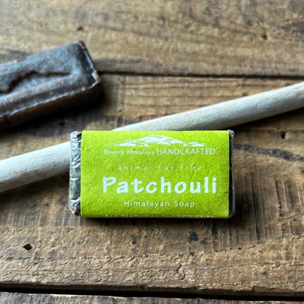 ヒマラヤの石鹸●patchouli(パチュリ）は、シソ科の植物で自然の大地をイメージさせる香りには深いリラックス効果があると言われています。古来より漢方や香水などに使用されており、スキンケアとしても乾燥肌改善やお肌の老化予防に期待できます。...