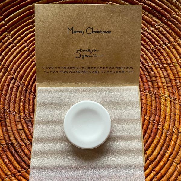 アロマストーン　（一個入り）火や電気を使用しないEcoで安全なディフューザーです。お好きな精油エッセンシャルオイルを数滴しみこませて、手軽に香りを楽しむサークルストーンです。お仕事のディスクやベットサイド、玄関など自分の周囲を適度に香らせる...