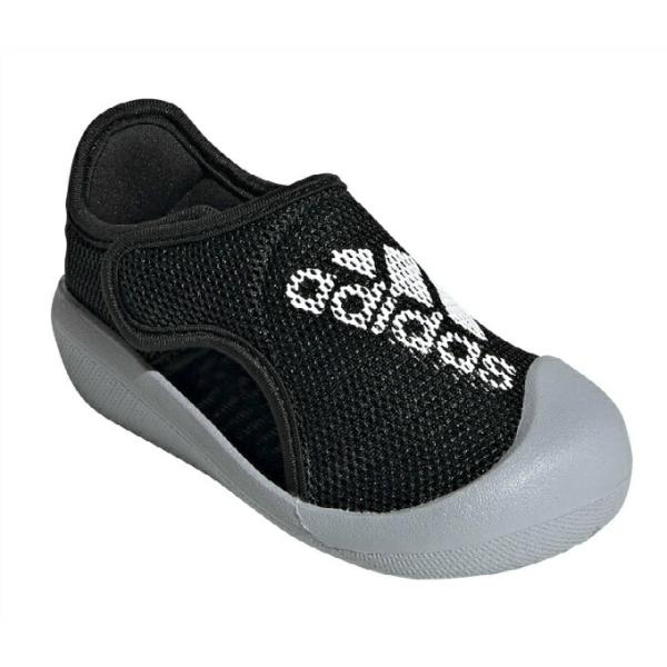 小さなベビーでも脱ぎ履きしやすく、夏のアクティビティに最適なベビーサンダル。足入れしやすい広々としたオープニング、そして足をしっかり固定する調節可能な太めの面ファスナーを装備している。濡れた路面でもしっかりとグリップするラバーアウトソール、...