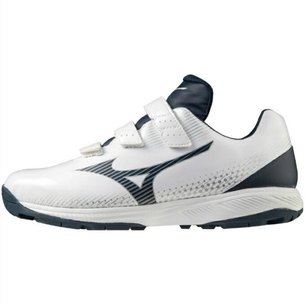 軽く、そして柔らかな足入れを追求。ライトレボシリーズのトレシュー登場。■カラー:14：ホワイト×ネイビー■サイズ:23.0〜29.0cm■重量:約280g(27.0cm片方)■素材:甲材/人工皮革 底材/合成底■ウィズ:3E相当■インソール...