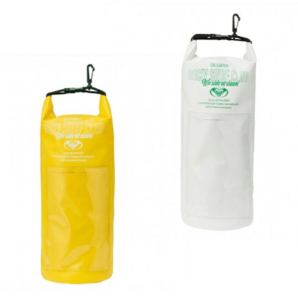 コンパクトに収納できるロールトップバッグ。水に強いターポリン素材で濡れたアイテムを入れたり、濡らしたくないアイテムを入れたりと重宝します。フロントにある透明なポケットは携帯の収納も可能。ワンタッチで取り付けられるフックが付いている、ひとつあ...