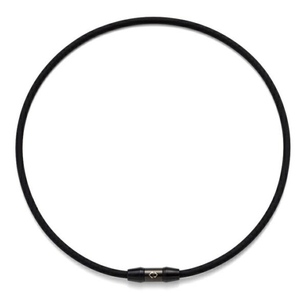 スポーツシーンをイメージした「コラントッテSPORTS」ブランドの磁気ネックレス。動きを妨げないシンプルな形状で、スポーツ時にも着用しやすい軽量タイプです。■カラー：BK/BK ( ブラック×ブラック )■サイズ：M ( 長さ/47cm、幅...