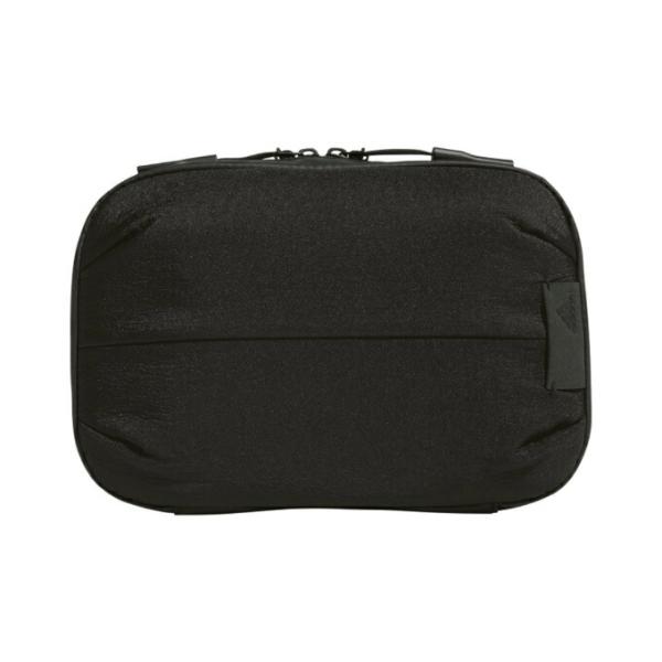 リサイクル素材を一部使用した、毎日使えるコンパクトなオーガナイザー。カードや鍵、スマートフォンなどを収納できるこのオーガナイザーはデイリーユースにぴったり。バッグに入れておけば、必要なアイテムがバッグの中で迷子にならず、すぐに見つけられる。...