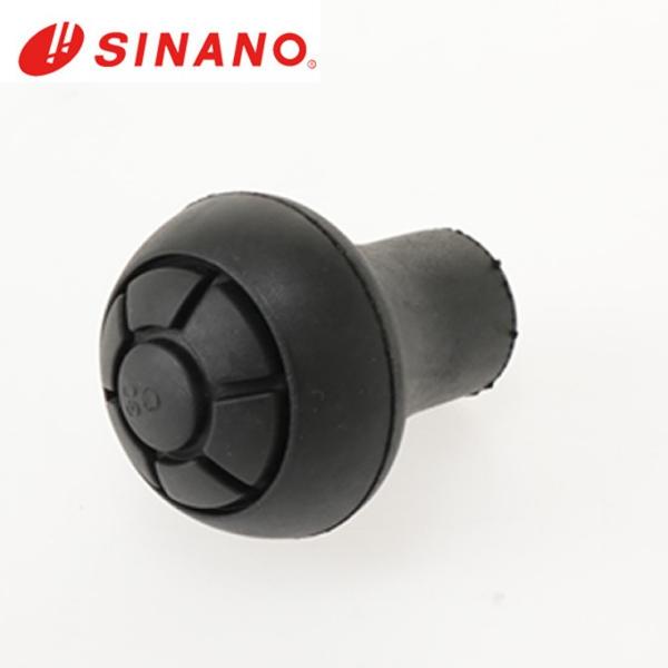 接地面が球型の先ゴムです。球型のため あらゆる角度から路面をホールドでき、滑らかな歩きやすさを実現しました。適度な重量設計により、肩中心のふりこ運動を作り出します。また、地面と接する部分（トレッド）に、トレッドパターンと呼ばれる模様を立体的...