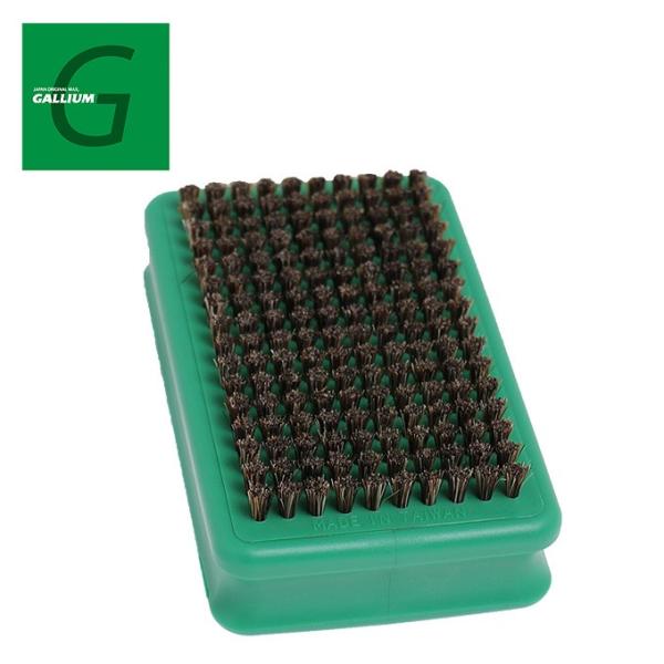 ボアブラシ→ナイロンブラシの次に使用する、最終仕上げ用ブラシ（フッ素ワックス塗布後の仕上げ用ブラシ）■ワクシングの最終仕上げとして、滑走面のストラクチャーの中に残った細かなワックスのカス(粉)を取り除く事ができます。■ワックス等により、ブラ...