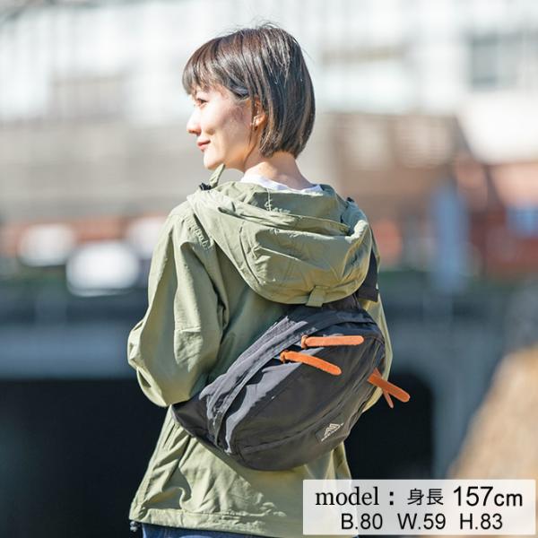 タウンユースから野外を散策する際に最適な、必需品を収納するのに便利なパックです。大容量のメインコンパートメントにはメッシュポケットとオープンポケットを備え荷物を効率よく整理して収納できます。ウェストに巻くもよし、ショルダーに掛けるもよし、使...