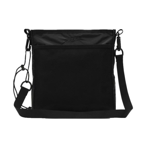 『REPURPOSED FOR PURPOSE』 工場に残る廃材を有効活用しアップサイクルしたHARVEST COLLECTION好評のサコッシュが、B5サイズ収納可能にアップデート。アウトサイドにメッシュのポケットがついて収納力アップ。■...