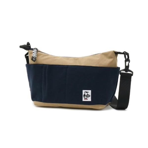 収納力抜群、チャムス定番のショルダーバッグ柔らかなスウェットをメインに、負荷が多くかかる箇所にはナイロンを合わせた人気のシリーズ。スウェットの表面に撥水、撥油、防汚性能を持った「Asahi Guard E-SERIES」加工剤を採用し、水や...