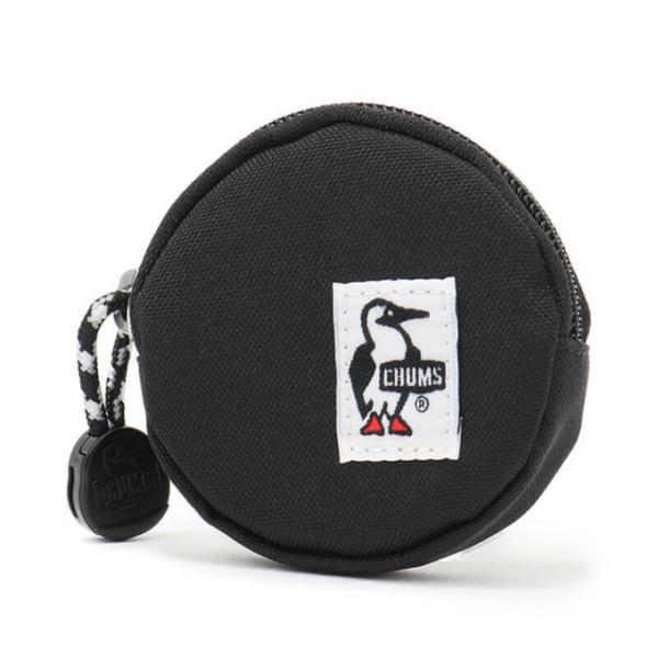 バリエーション豊か、チャムス定番のラウンド型コインケース■カラー：BLACK■サイズ：H 7 X W 7 X D 1.5cm■素材：RENU Recycle Polyester 100%「RENU(レニュー)」は、使い終わった古着や工場での...