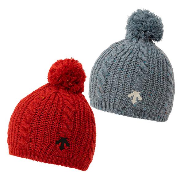 裏地下部は起毛ニットを採用しており耳元を温かくガードします。裏地上部は吸汗速乾・抗菌防臭糸を採用。カラフルなネップ糸を使用し、ざっくりしたケーブル編みのニットキャップです。ポンポン付き。前面には高周波スピリットマーク入り。■カラー：MOR、...