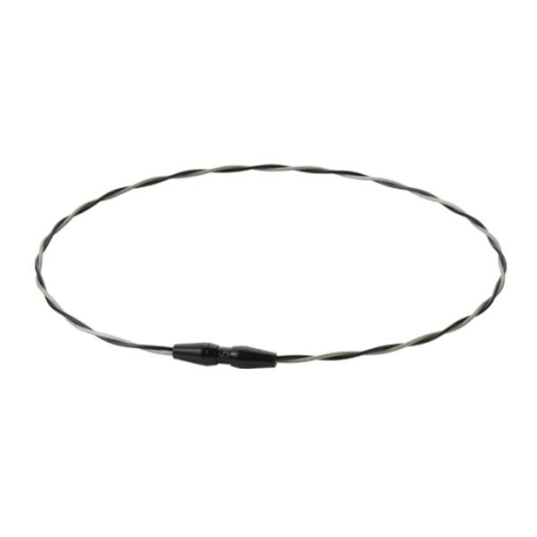 トップアスリートも認めるその軽さは限界に挑戦する者をサポートする。スタイリッシュなトルネードタイプ。■カラー：BK/シルバー ( ブラック/シルバー )■サイズ：長さ/43cm、幅/11.8cm、奥行/1.9cm、高さ/13.6cm※製品に...