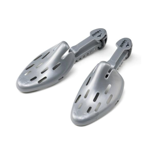 シューズの型崩れ防止、保型用。■サイズ：24.0cm〜28.0cm■素材：本体/合成樹脂■原産国：日本■特長：サッカースパイク/シューズ ケア用品　ゼロプラス　シューキーパー(型崩れ防止)検索ワード：パーツ サッカー フットサル 型崩れ防止